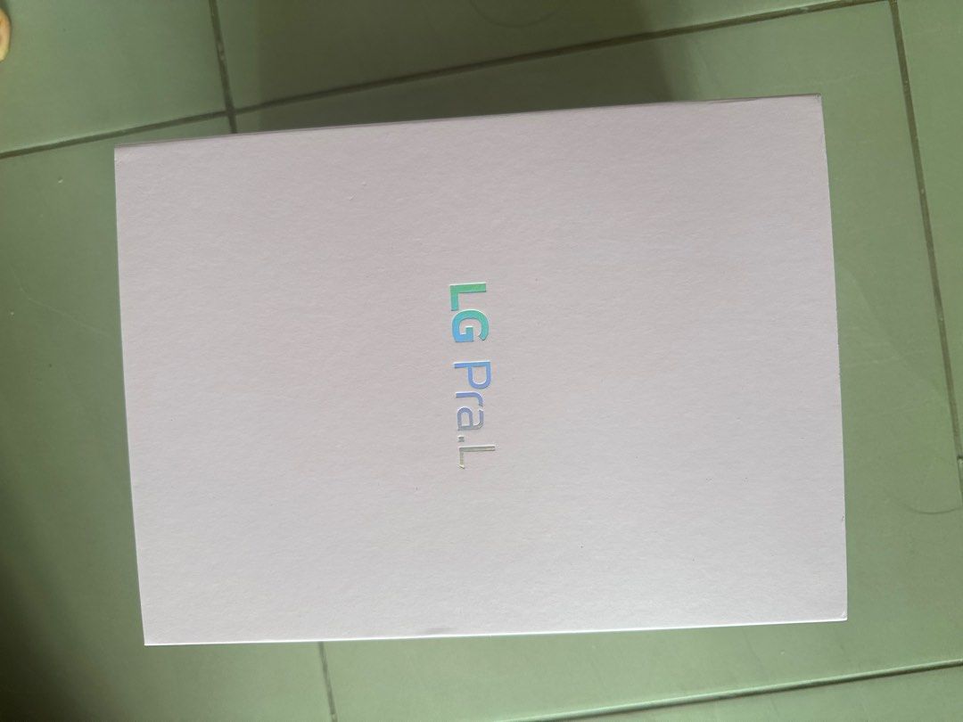 LG Pra.l derma LED mask, Beauty & Personal Care, Face, Face Care on ...