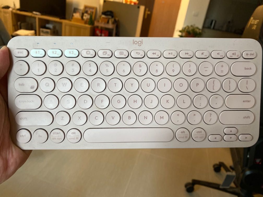 Logi Bluetooth keyboard iPad typewriter, Computers & Tech, Parts ...