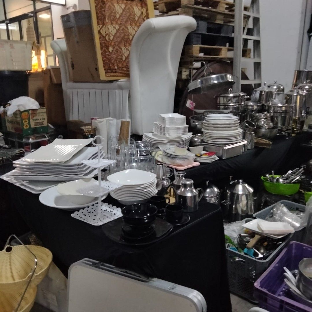 Muslim catering all must go, Furniture & Home Living, Kitchenware ...