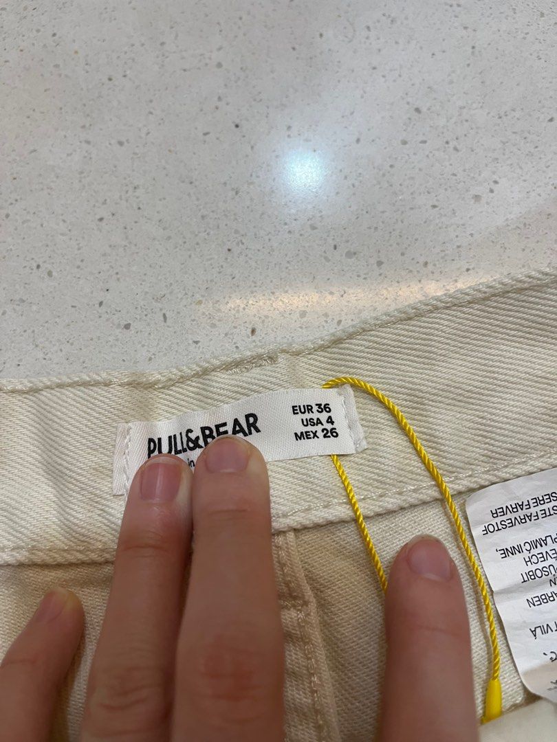 Pull & Bear Mom Jeans in Beige / Ecru, Women's Fashion, Bottoms, Jeans & Leggings on Carousell