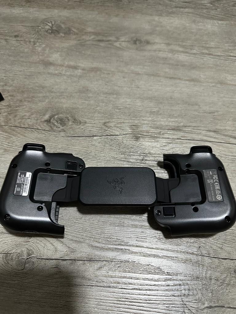 Razer kishi universal gaming controller for android, Video Gaming, Gaming Accessories ...