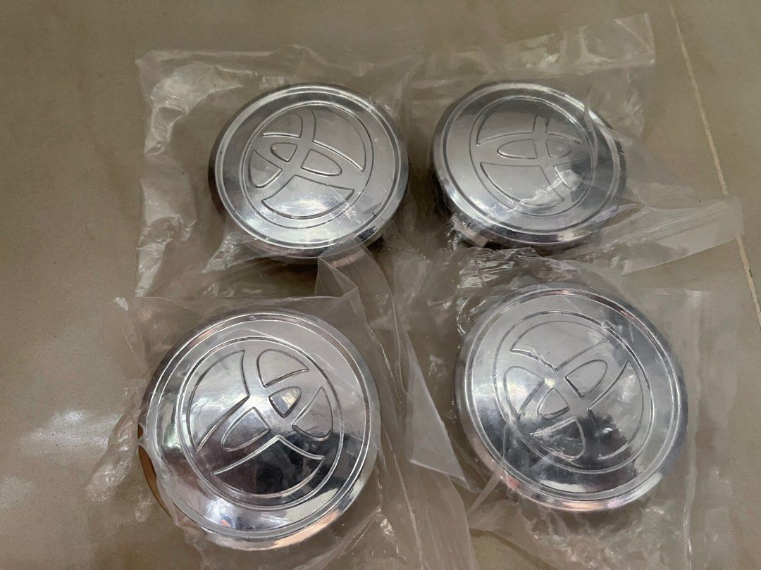 Toyota rim center hub cap, Car Accessories, Tyres & Rims on Carousell