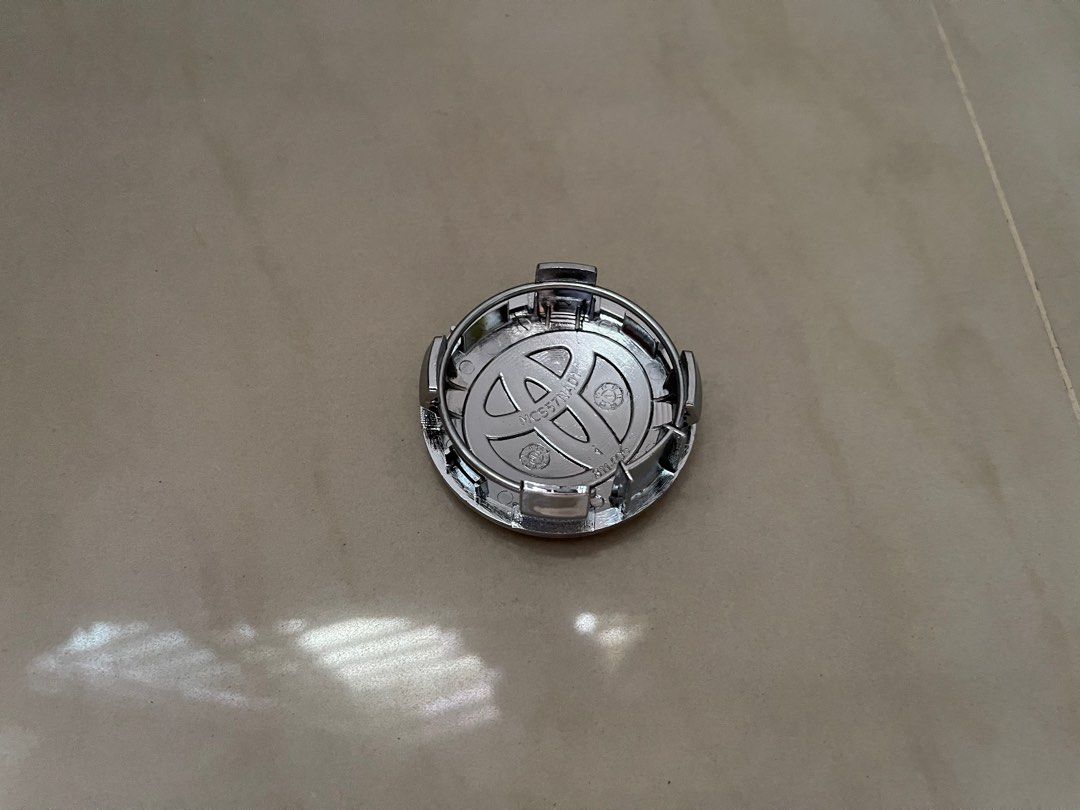 Toyota rim center hub cap, Car Accessories, Tyres & Rims on Carousell