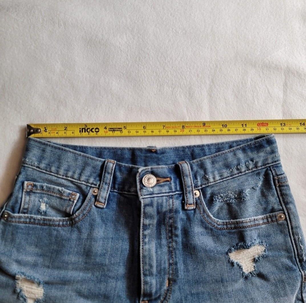 UNIQLO Maong shorts, Women's Fashion, Bottoms, Shorts on Carousell