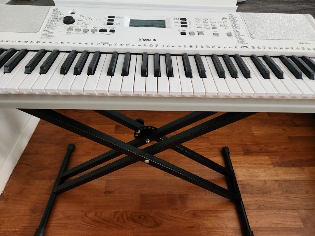 Yamaha EZ-300 Keyboard White, Hobbies & Toys, Music & Media, Musical ...