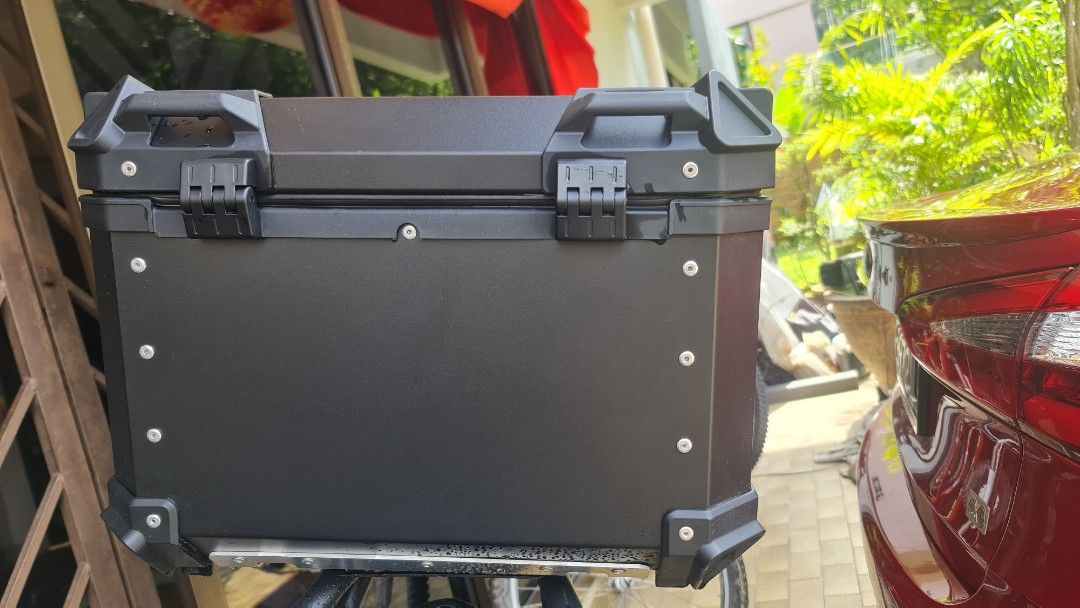 Zedge X 55l Top Box (Comes with baseplate), Motorcycles, Motorcycle ...