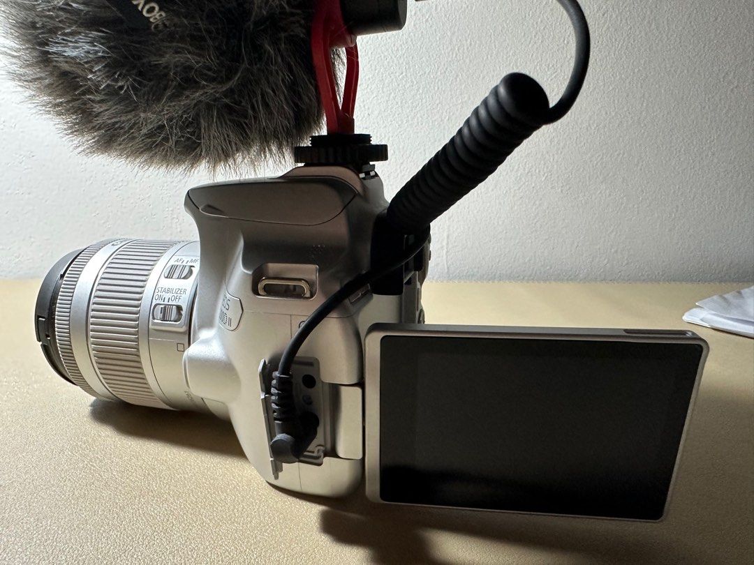 Canon EOS 200d-ii vintage silver limited edition (with BOYA mic ...