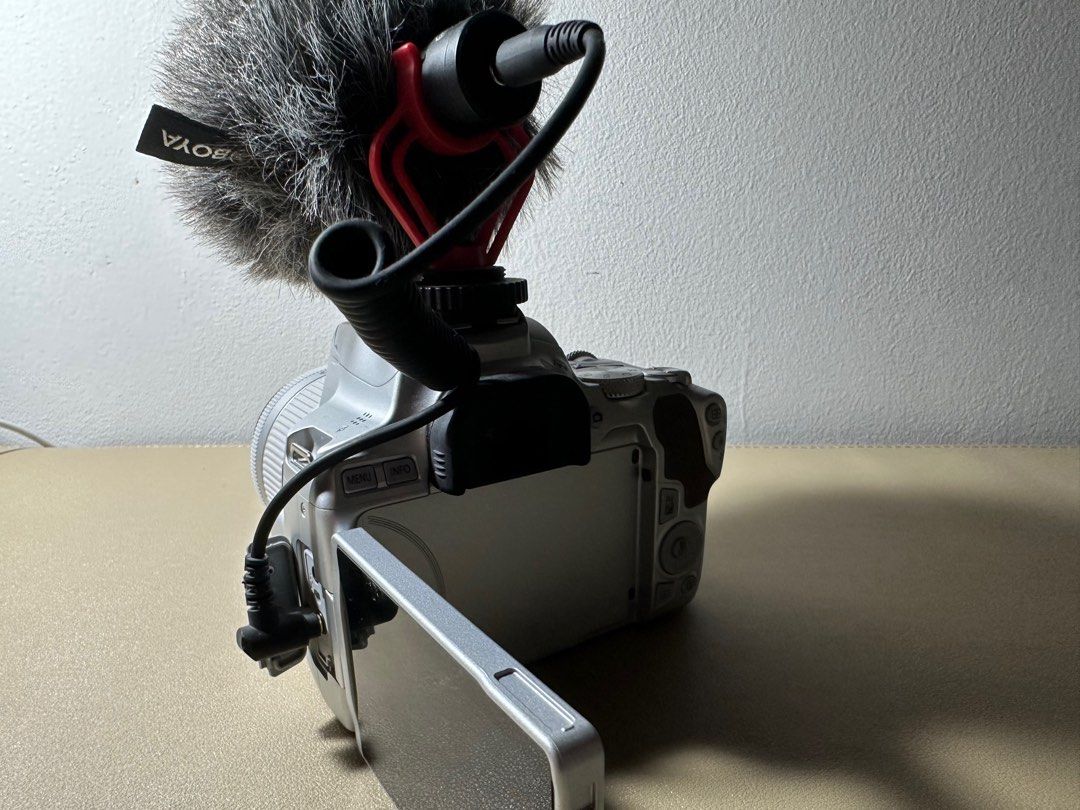 Canon EOS 200d-ii vintage silver limited edition (with BOYA mic ...