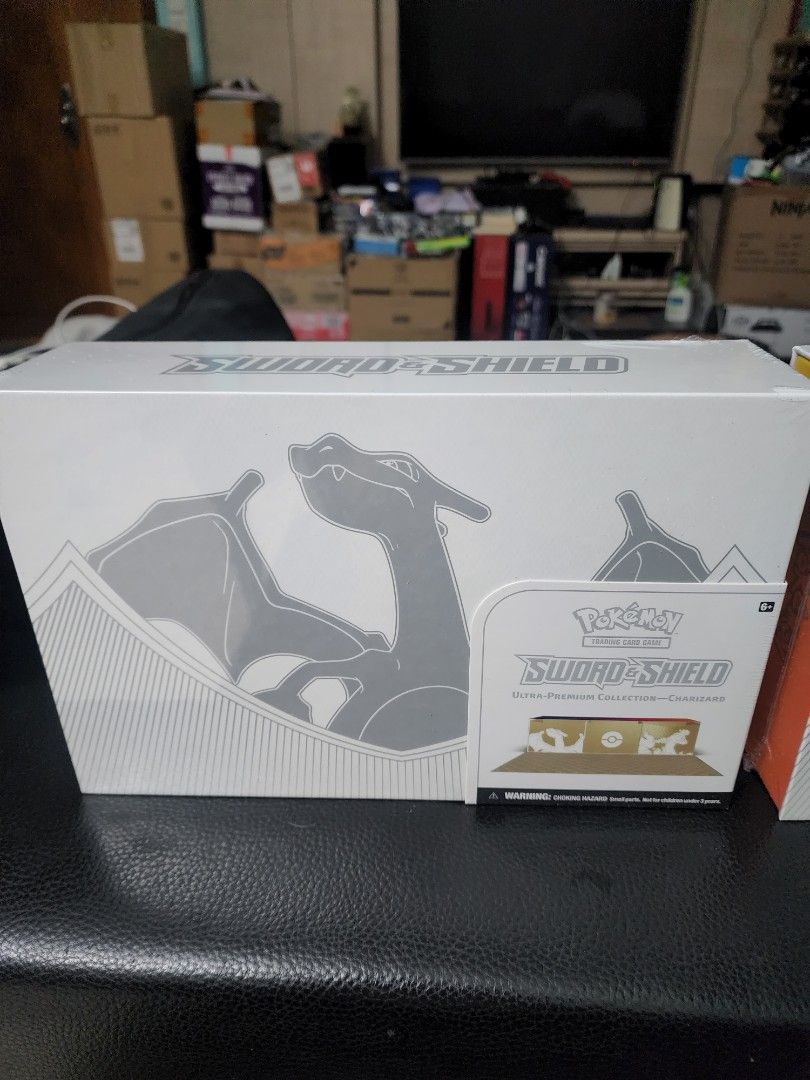 [Left 1 only] Charizard Ultra Premium Collection Box - Pokemon Trading ...