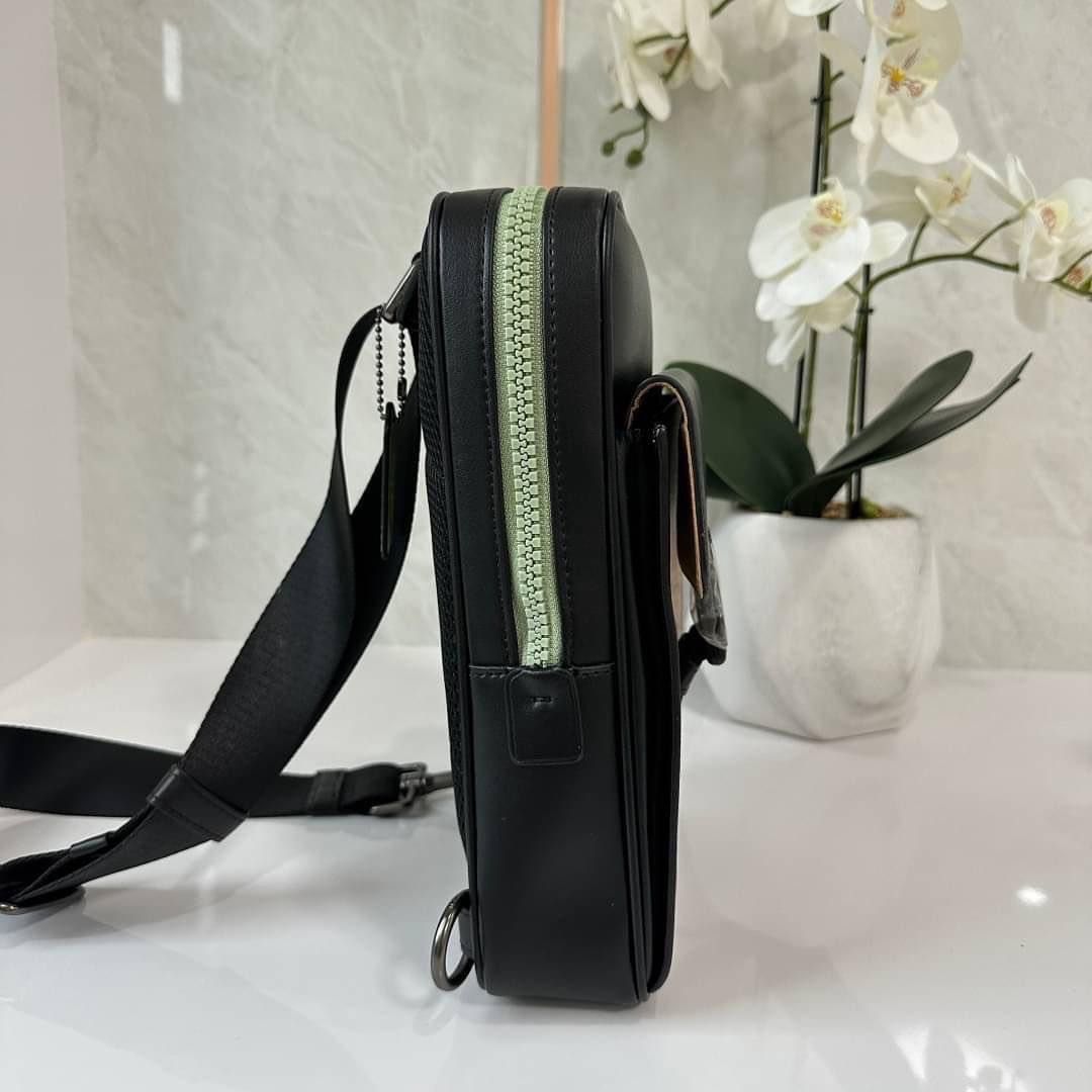 Coach Track Pack in Signature Canvas, Men's Fashion, Bags, Sling Bags ...