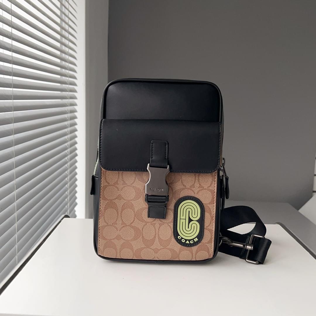 Coach Track Pack in Signature Canvas, Men's Fashion, Bags, Sling Bags ...