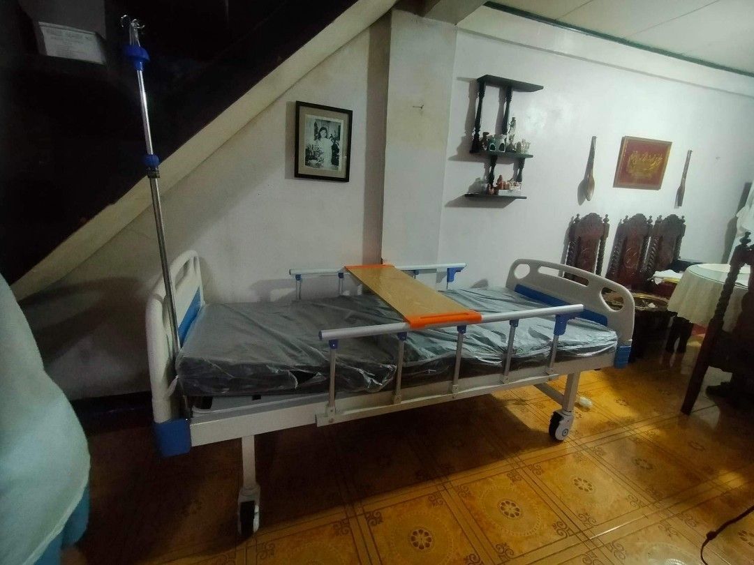 Hospital bed 2 cranks manual, Health & Nutrition, Assistive & Rehabilatory Aids, Other Assistive ...
