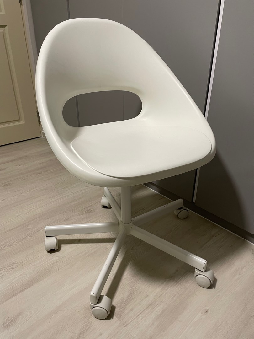 IKEA - LOBERGET / MALSKÄR Swivel chair, white, Furniture & Home Living ...