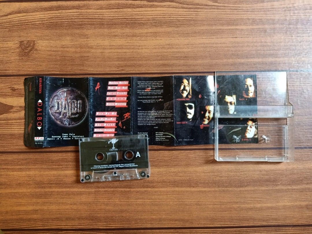 Kaset pita IWAN FALS Dalbo, Musik & Media, CD, DVD & Lainnya di Carousell