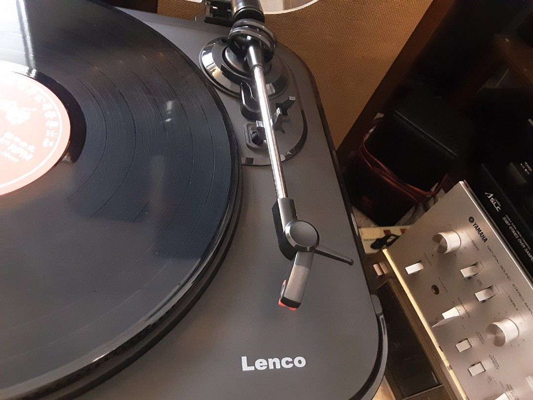 Lenco turntable L82, Audio, Other Audio Equipment on Carousell