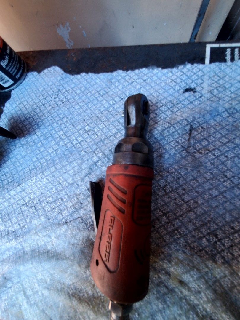 Matco 1/4" air ratchet., Commercial & Industrial, Construction Tools ...