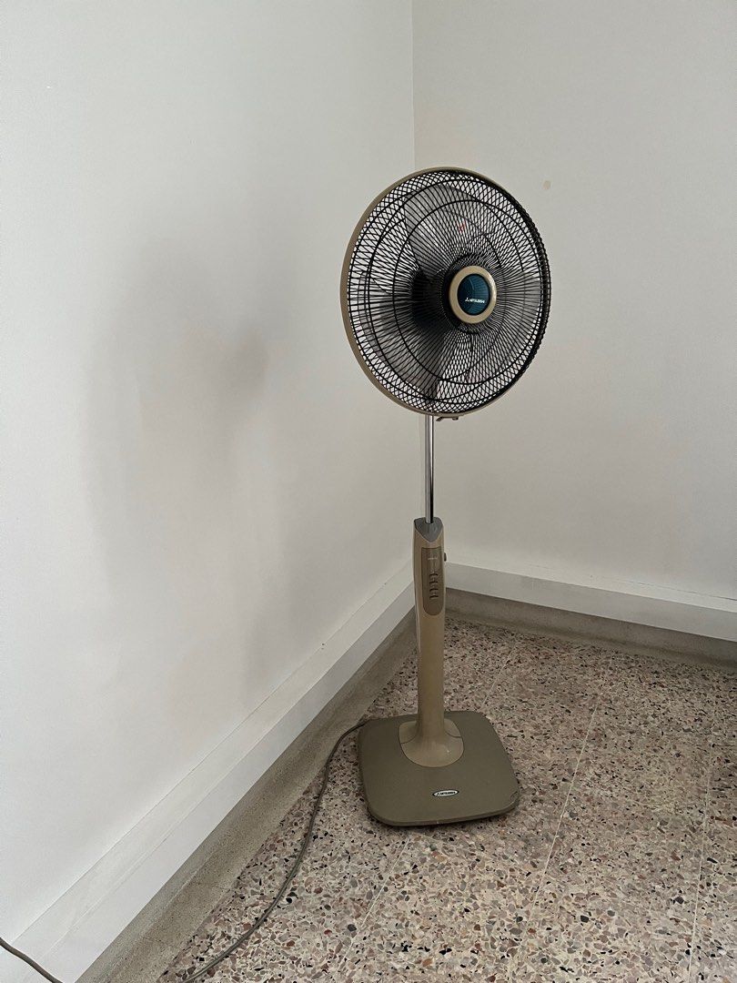 Mitsubishi Standing Fan, Furniture & Home Living, Lighting & Fans, Fans ...