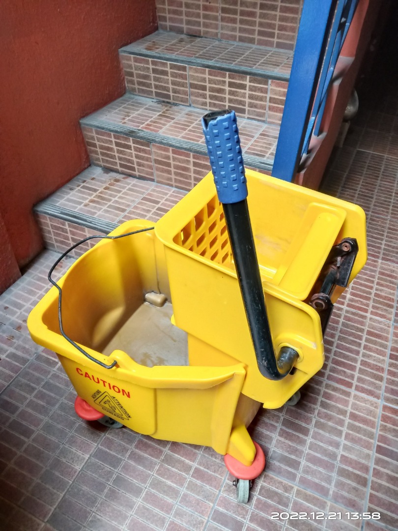 MOP SQUEEZER HEAVY DUTY, Furniture & Home Living, Cleaning & Homecare ...