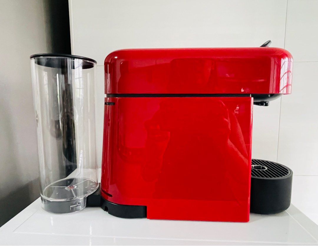 Nespresso Essenza Plus Coffee Machine, Cherry Red with Aeroccino 3 Milk ...
