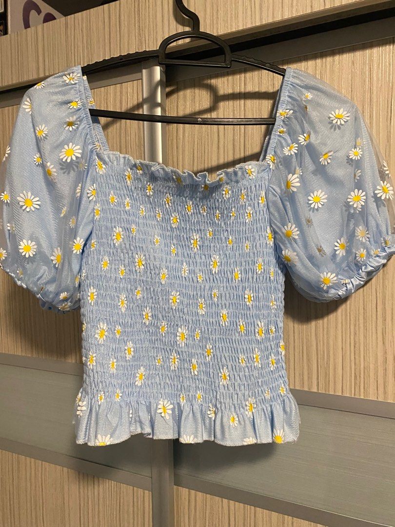 Puffy daisy top, Women's Fashion, Tops, Blouses on Carousell