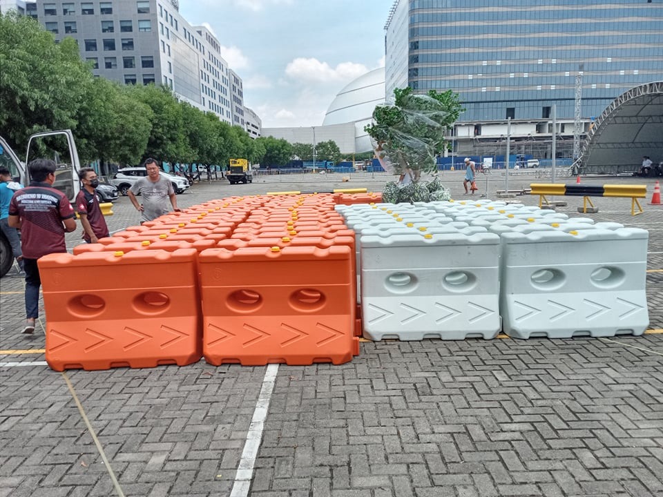 safety road barrier brb2, Commercial & Industrial, Construction ...