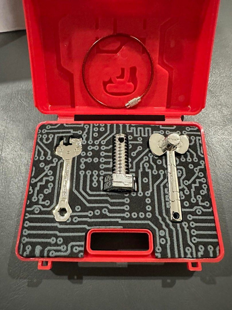 Sanrio Hello Kitty tool box keyring, Women's Fashion, Watches ...