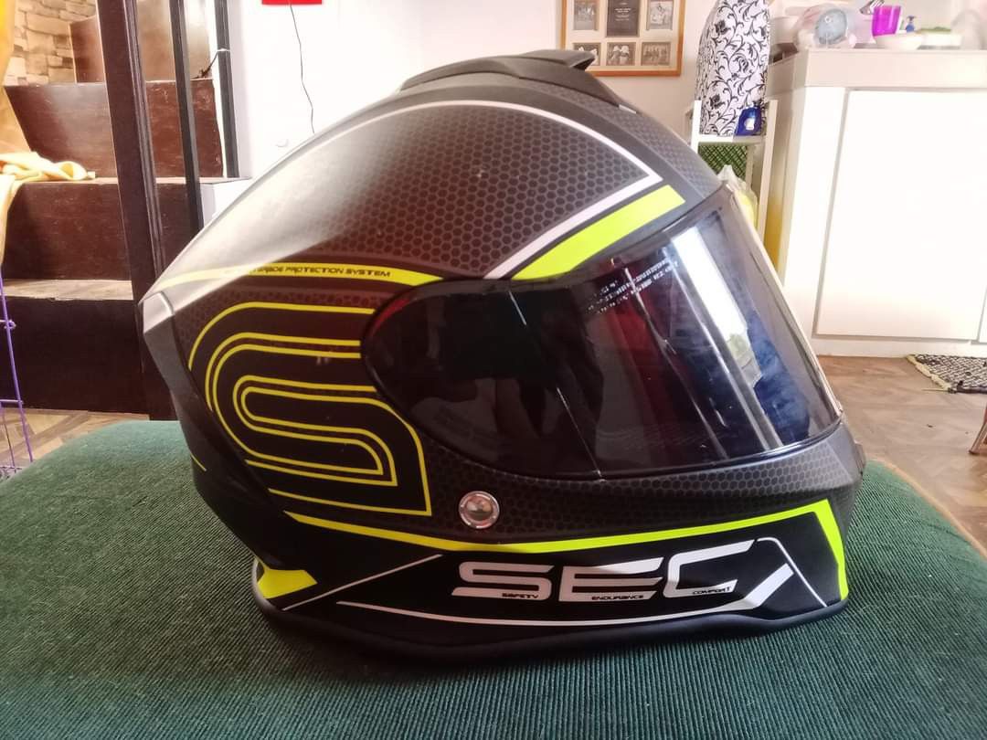 SEC Sportgrade Full face helmet, Motorbikes, Motorbike Parts ...