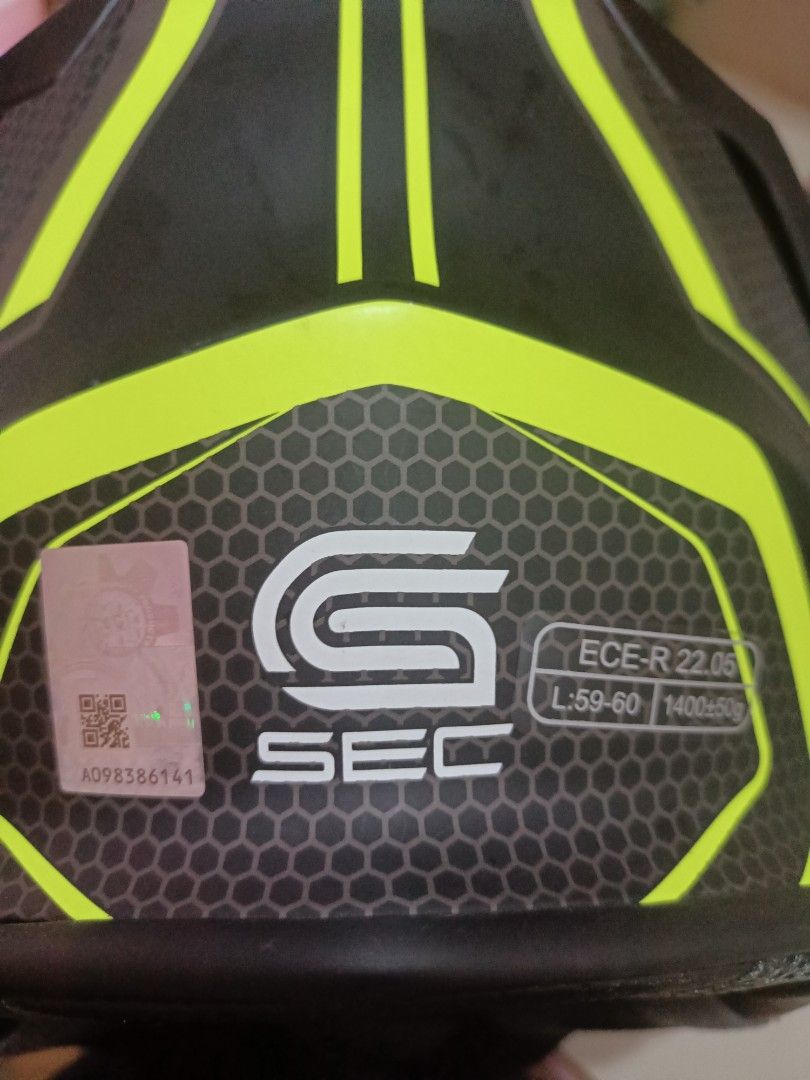 SEC Sportgrade Full face helmet, Motorbikes, Motorbike Parts ...