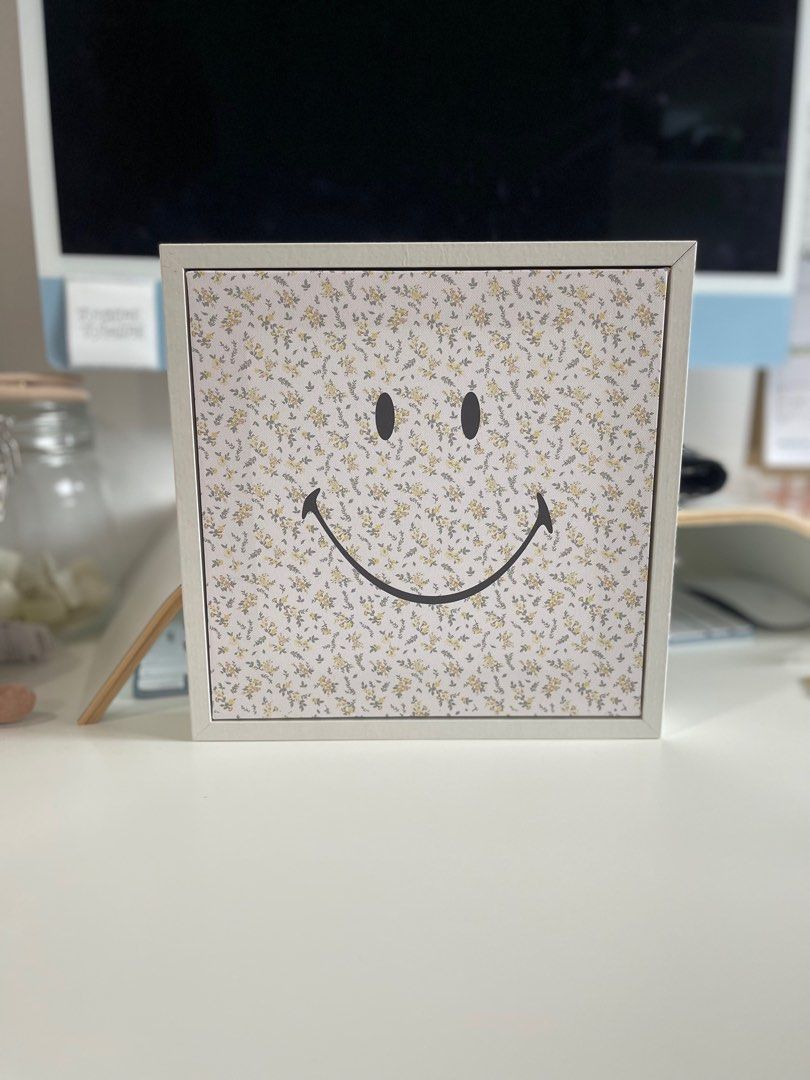 Smiley face frame, Furniture & Home Living, Home Decor, Frames ...
