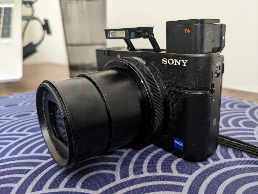 Sony RX100 Mark III, Photography, Cameras on Carousell