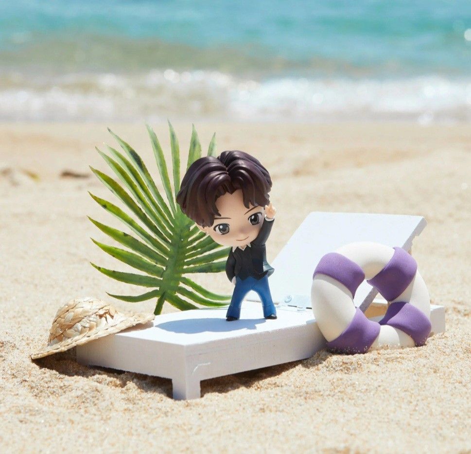 TinyTan SUGA Dynamite Mini Figure, Hobbies & Toys, Memorabilia ...