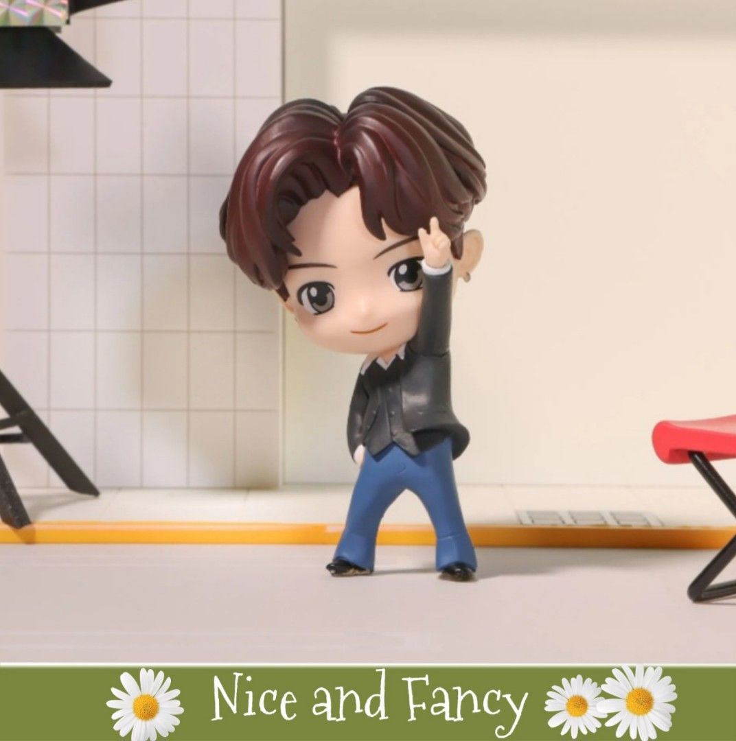 TinyTan SUGA Dynamite Mini Figure, Hobbies & Toys, Memorabilia ...