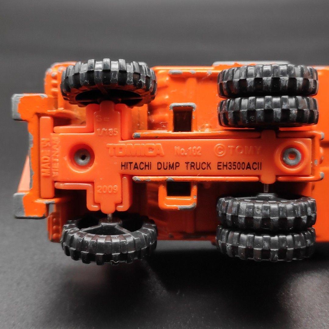 tomica hitachi dump truck, Hobbies & Toys, Toys & Games on Carousell