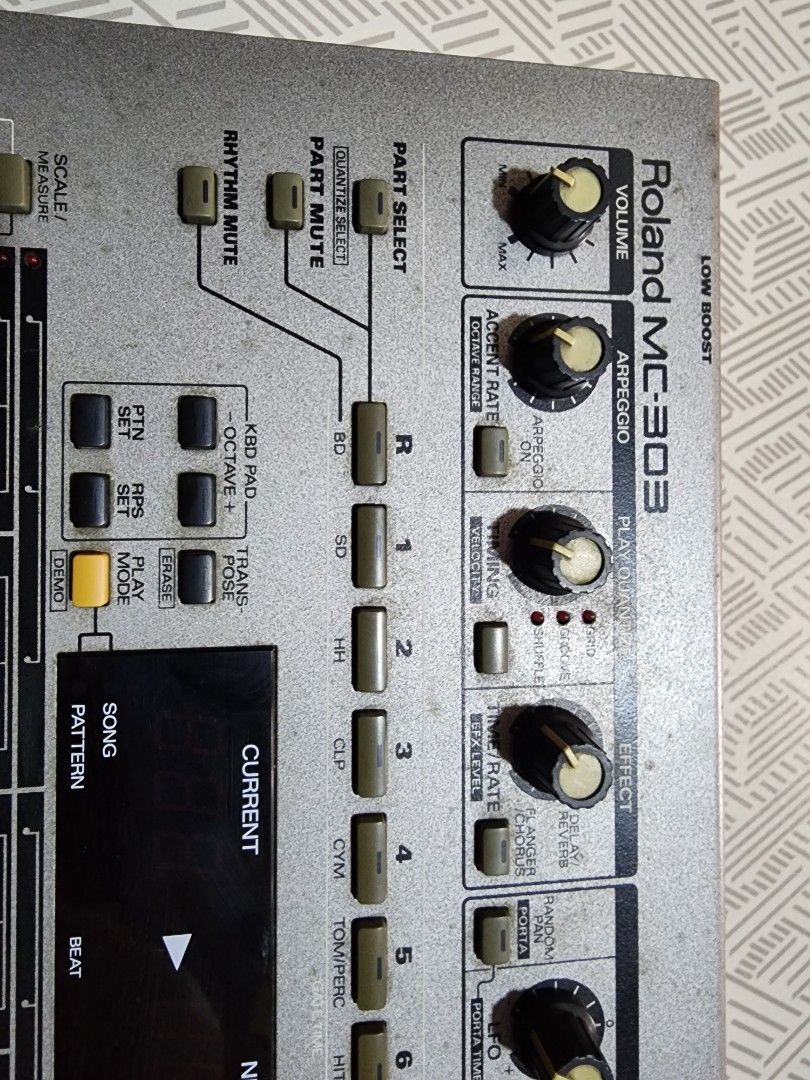 Vintage Roland MC-303 Groovebox, Hobbies & Toys, Music & Media, Musical ...