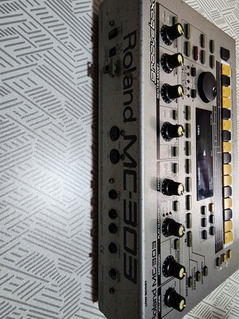 Vintage Roland MC-303 Groovebox, Hobbies & Toys, Music & Media, Musical ...
