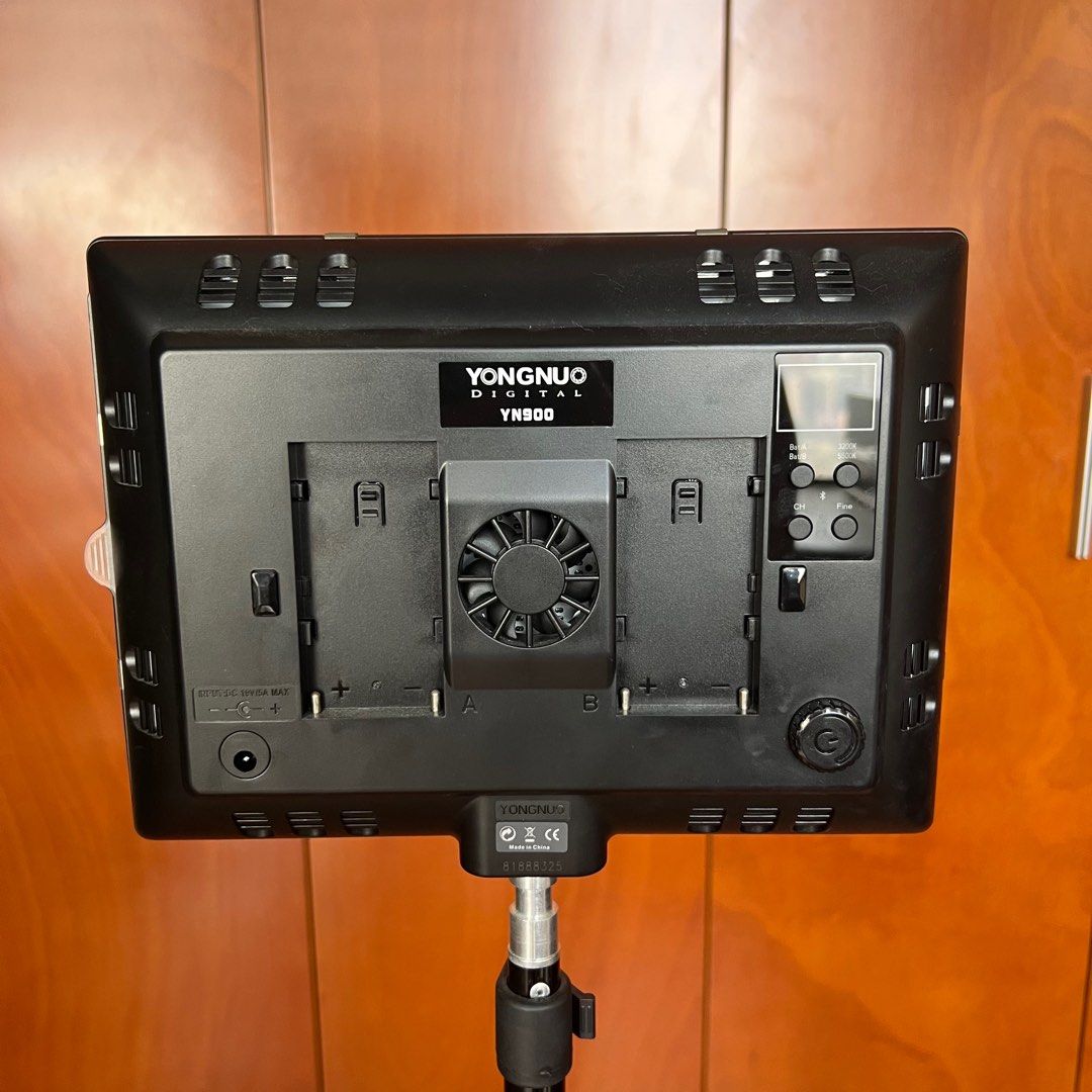 Yongnuo YN900 Pro LED Video Light with 3200K-5500K Adjustable Color ...