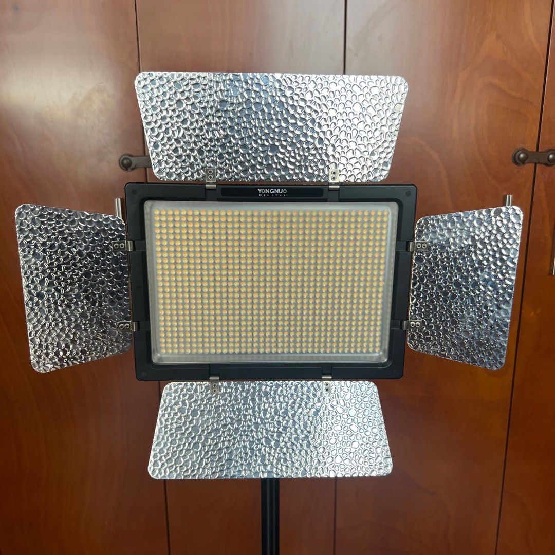 Yongnuo YN900 Pro LED Video Light with 3200K-5500K Adjustable Color ...