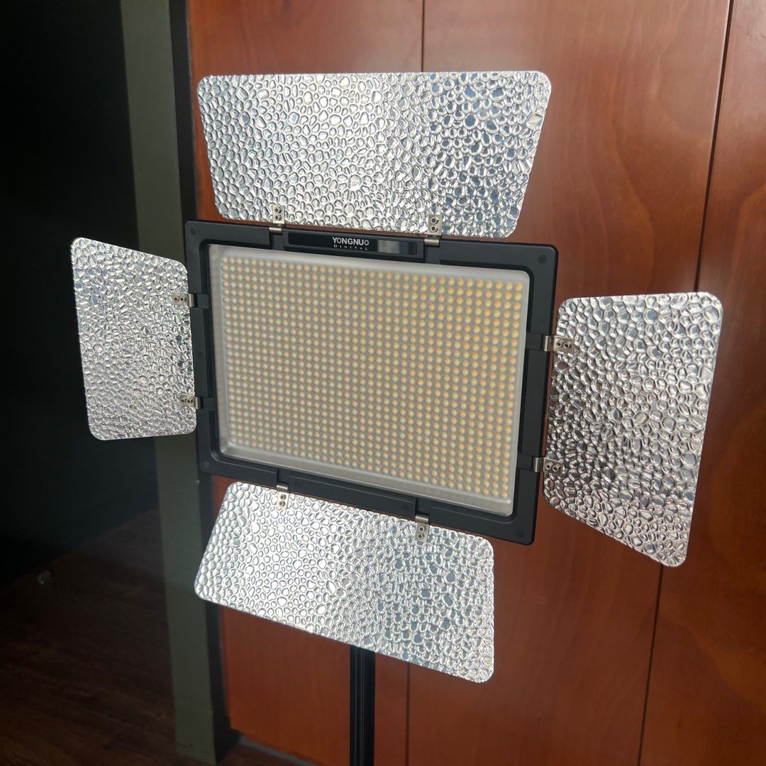 Yongnuo YN900 Pro LED Video Light with 3200K-5500K Adjustable Color ...