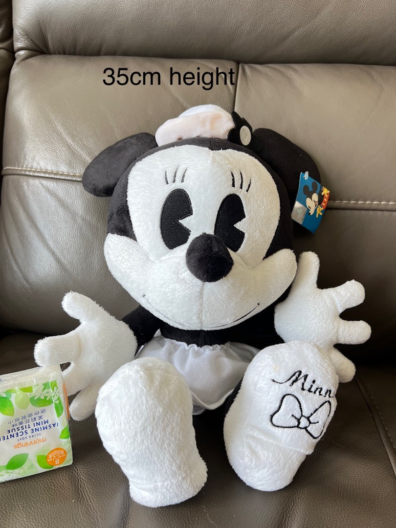 Disney Minnie mouse black and white plush doll, 興趣及遊戲, 玩具 & 遊戲類 - Carousell
