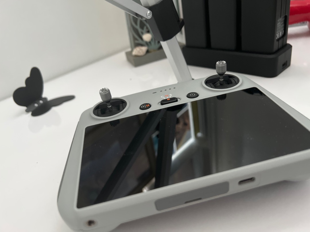 DJI RC 1-Month Old Only!, Photography, Drones on Carousell