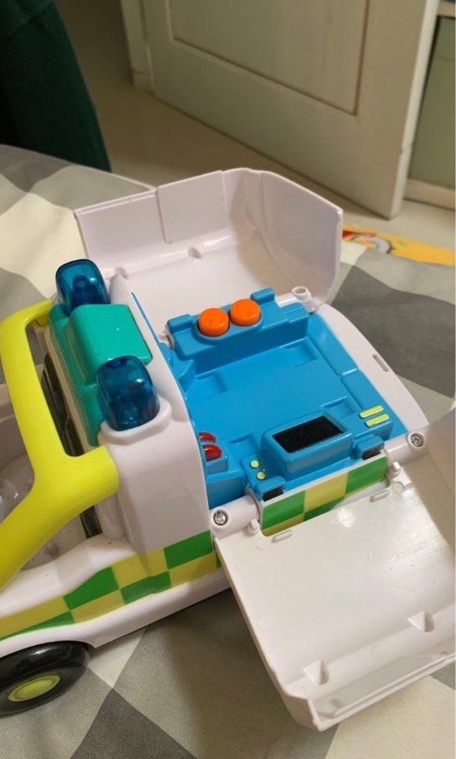 Elc ambulance happyland, Bayi & Anak, Mainan & Baby Walker di Carousell