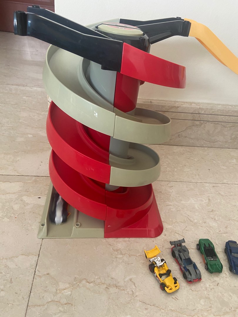 Fast track + 7 racing cars, Hobbies & Toys, Toys & Games on Carousell