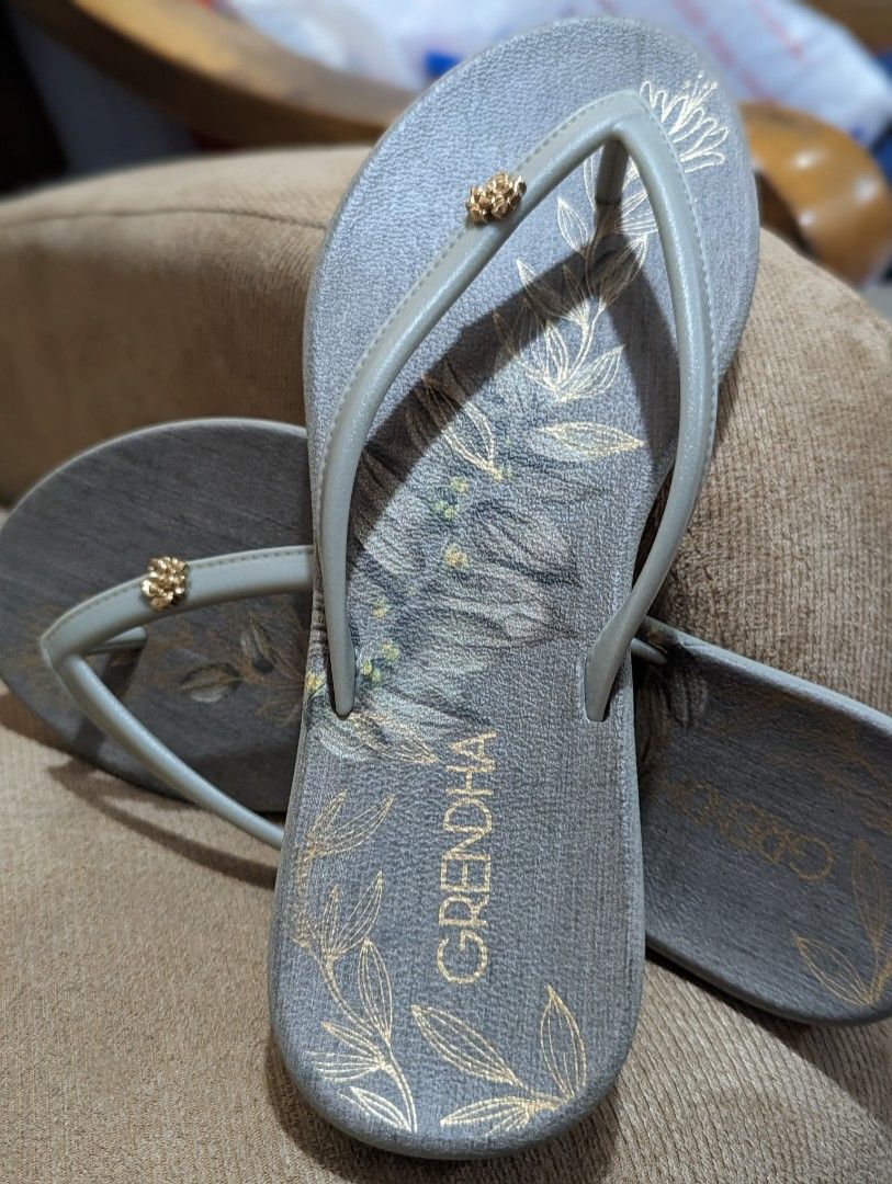 Grendha Muted / Powder Green Thong Sandals, Women's Fashion, Footwear ...