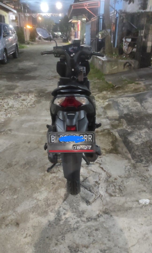 Honda Beat Deluxe warna hitam tahun 2022, Motor di Carousell