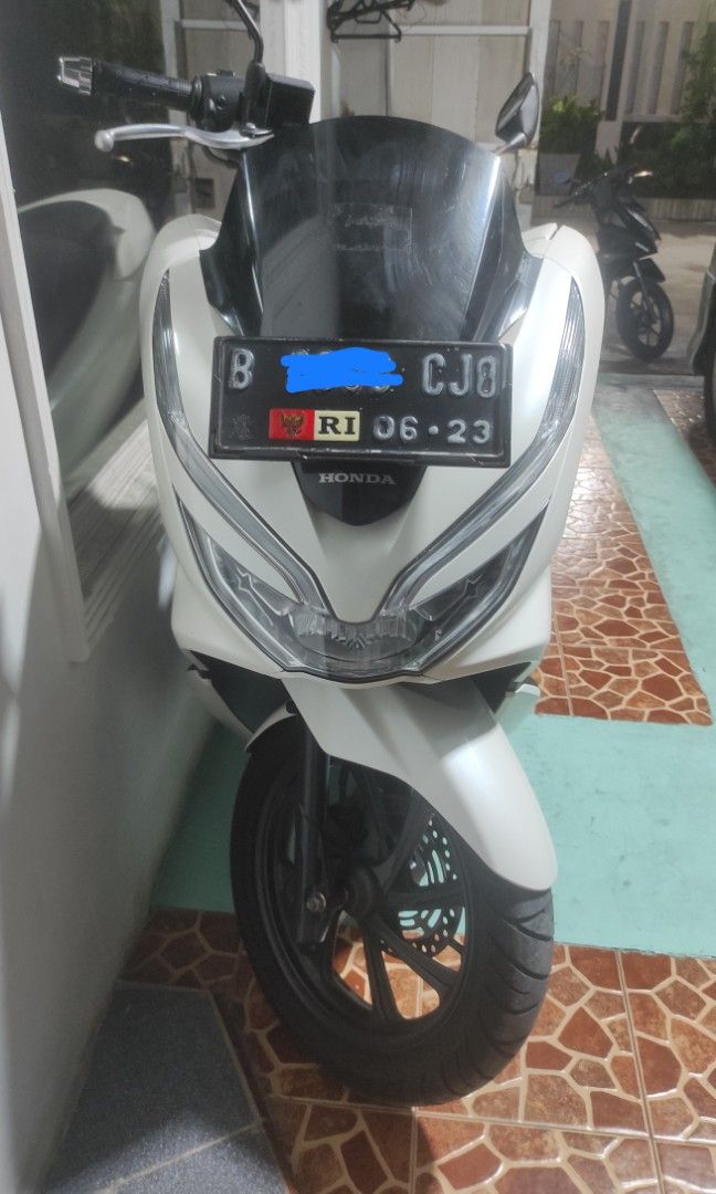 Honda PCX ABS 150 warna putih tahun 2018, Motor di Carousell