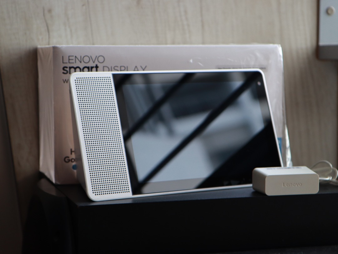 Lenovo Smart Display 10 with Google Home Assistant, TV & Home ...