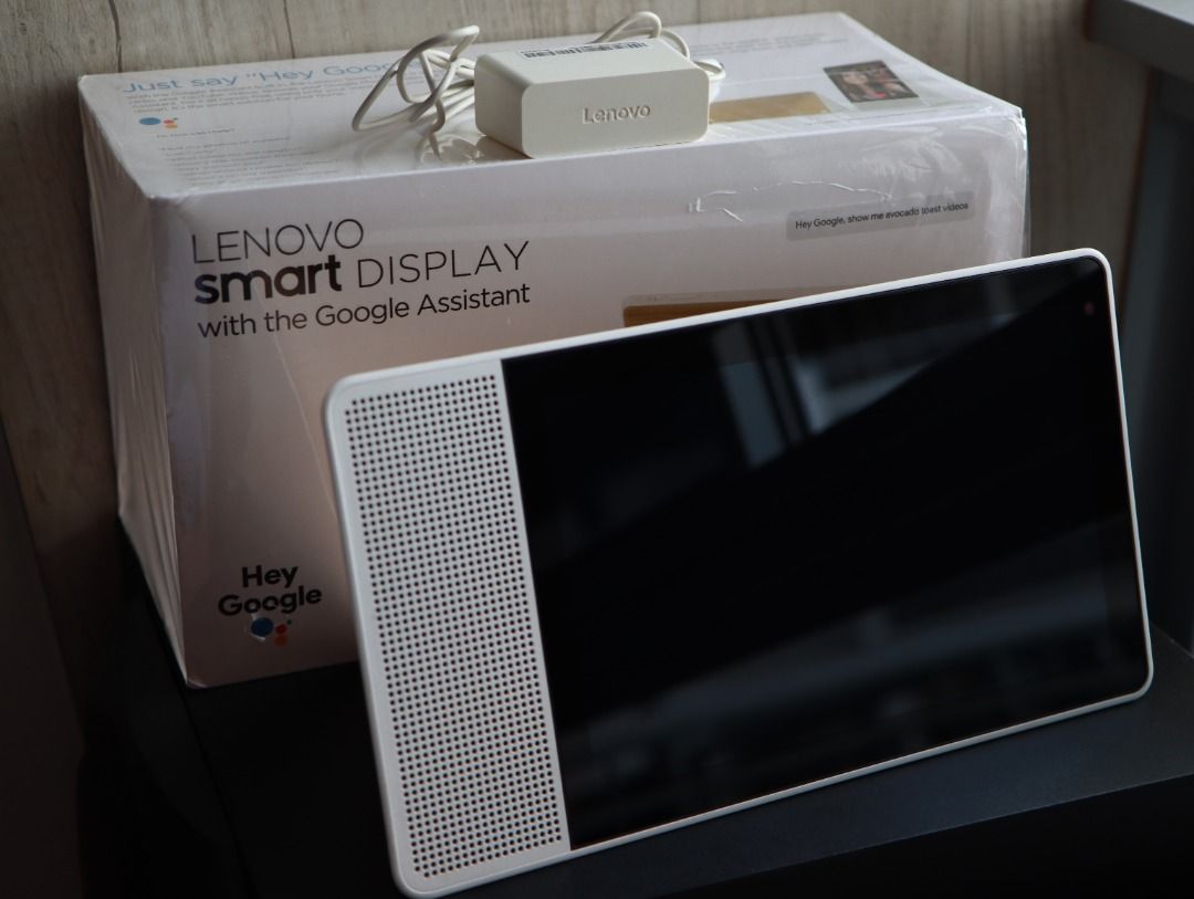 Lenovo Smart Display 10 with Google Home Assistant, TV & Home ...