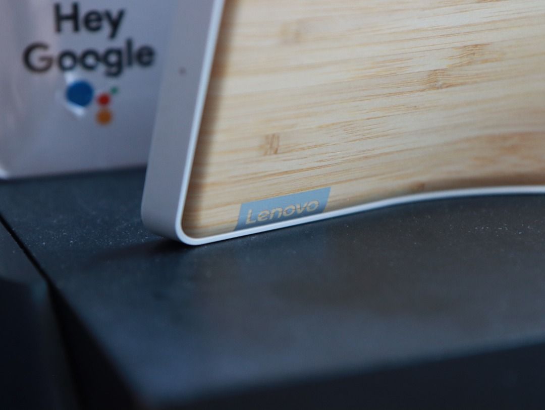 Lenovo Smart Display 10 with Google Home Assistant, TV & Home ...