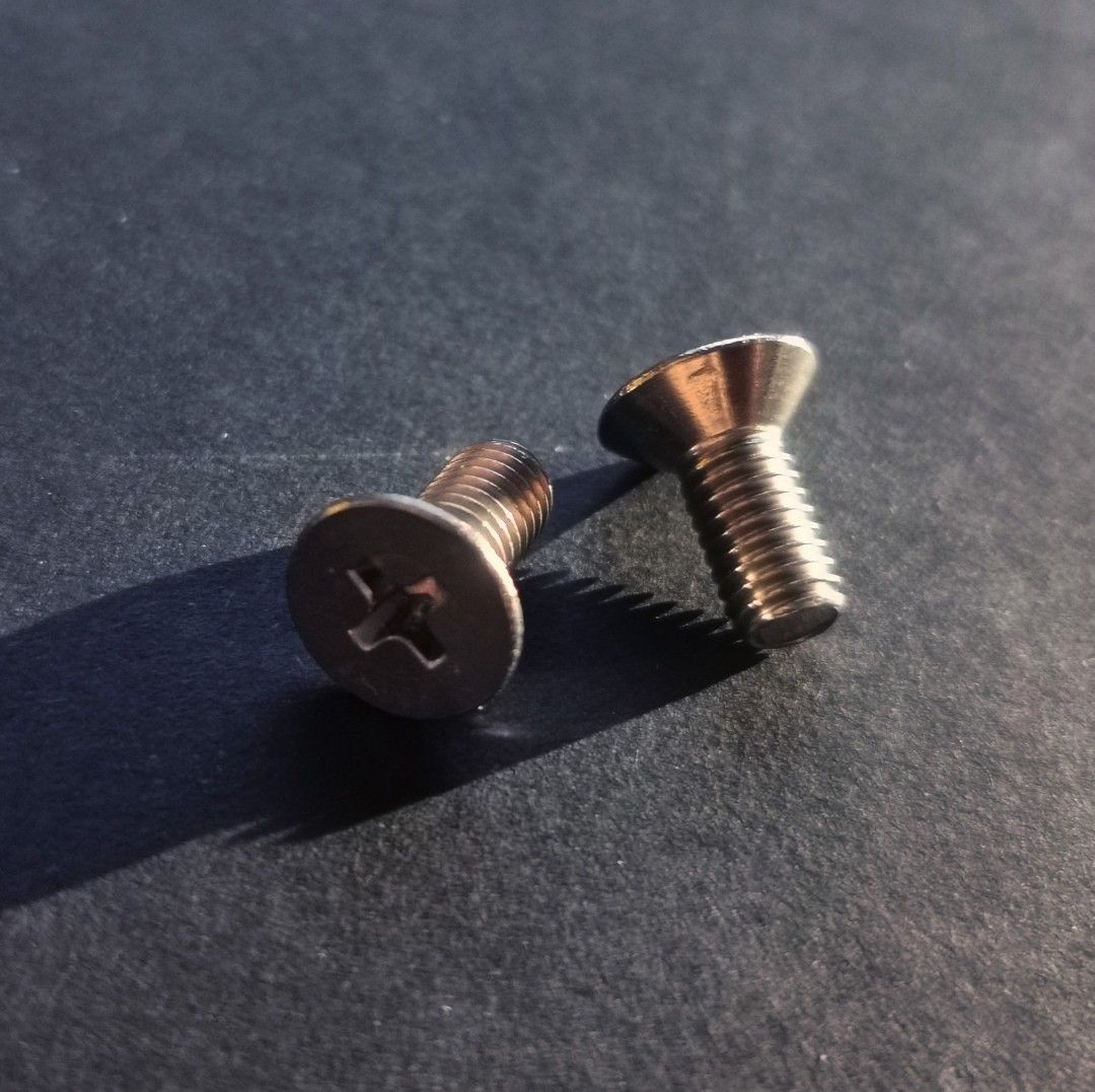 LP Pignose Replacement Bolts (2 holes), Sports Equipment, Bicycles ...