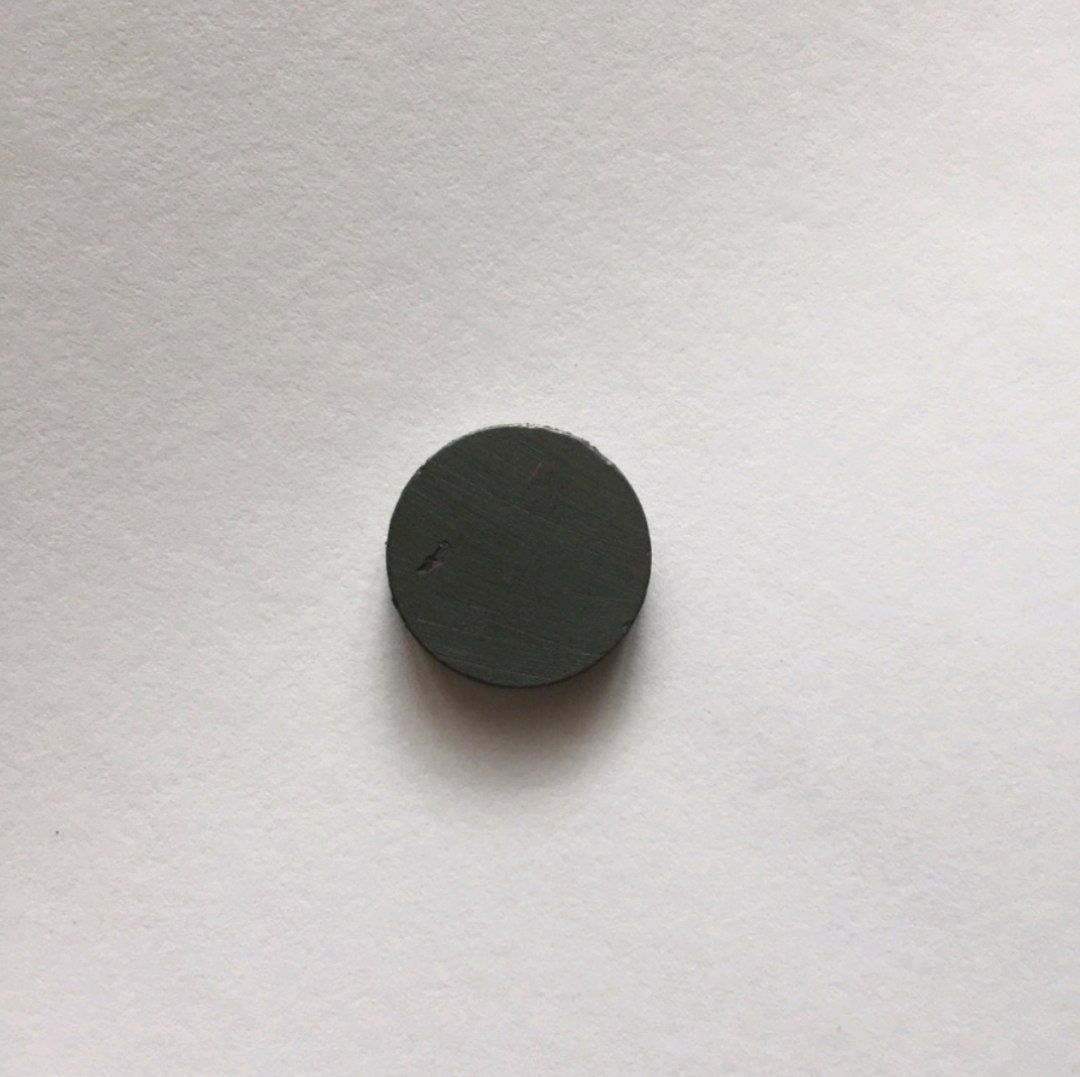 Magnet bulat Hitam diameter 2 cm, Properti, Dijual di Carousell